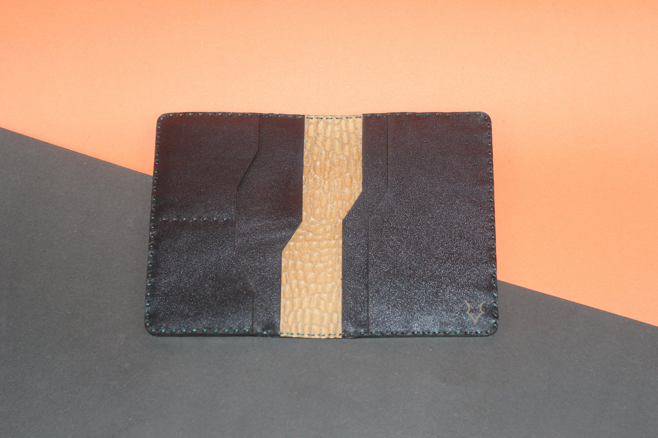 Exotic Bifold Passport Wallet | Shop Unisex Green Leather Wallet