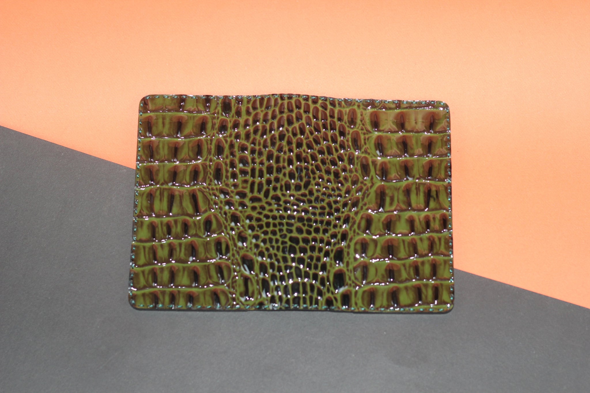 Exotic Bifold Passport Wallet | Shop Unisex Green Leather Wallet